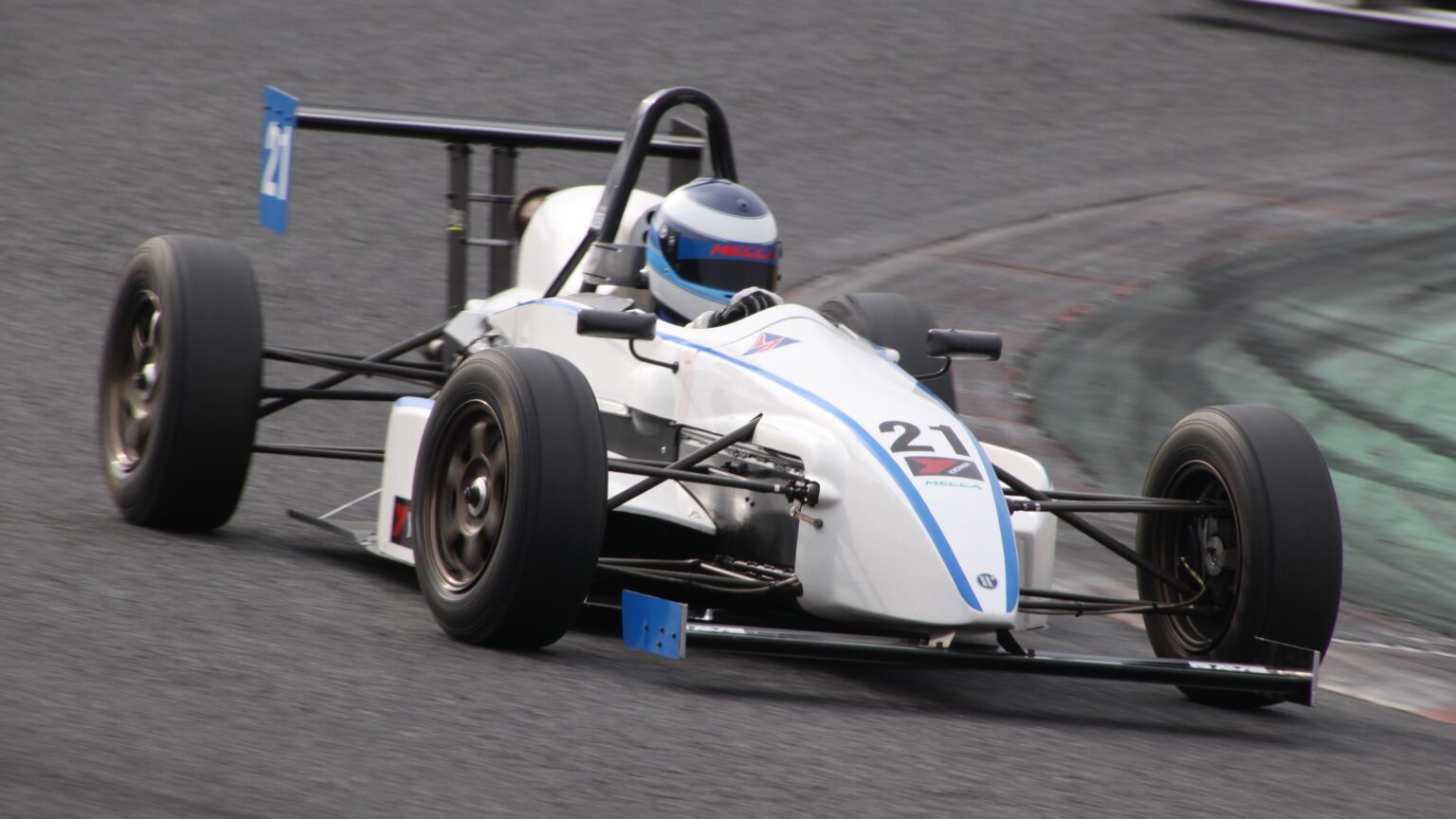 フォーミュラカーは中古で買える？80万〜200万円の相場と購入条件