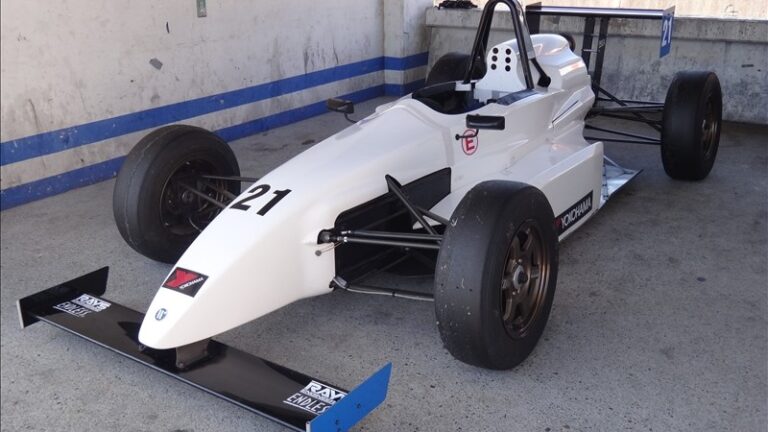 フォーミュラカーは中古で買える？80万〜200万円の相場と購入条件